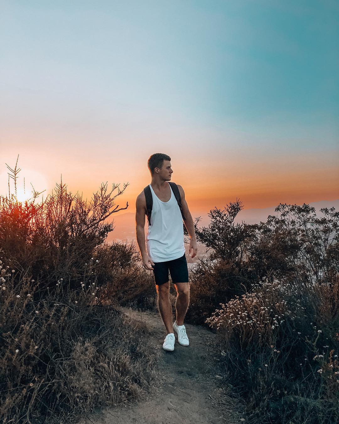 Golden hour⏳ before sunset Los Angeles, USA ???????? • • The golden ...