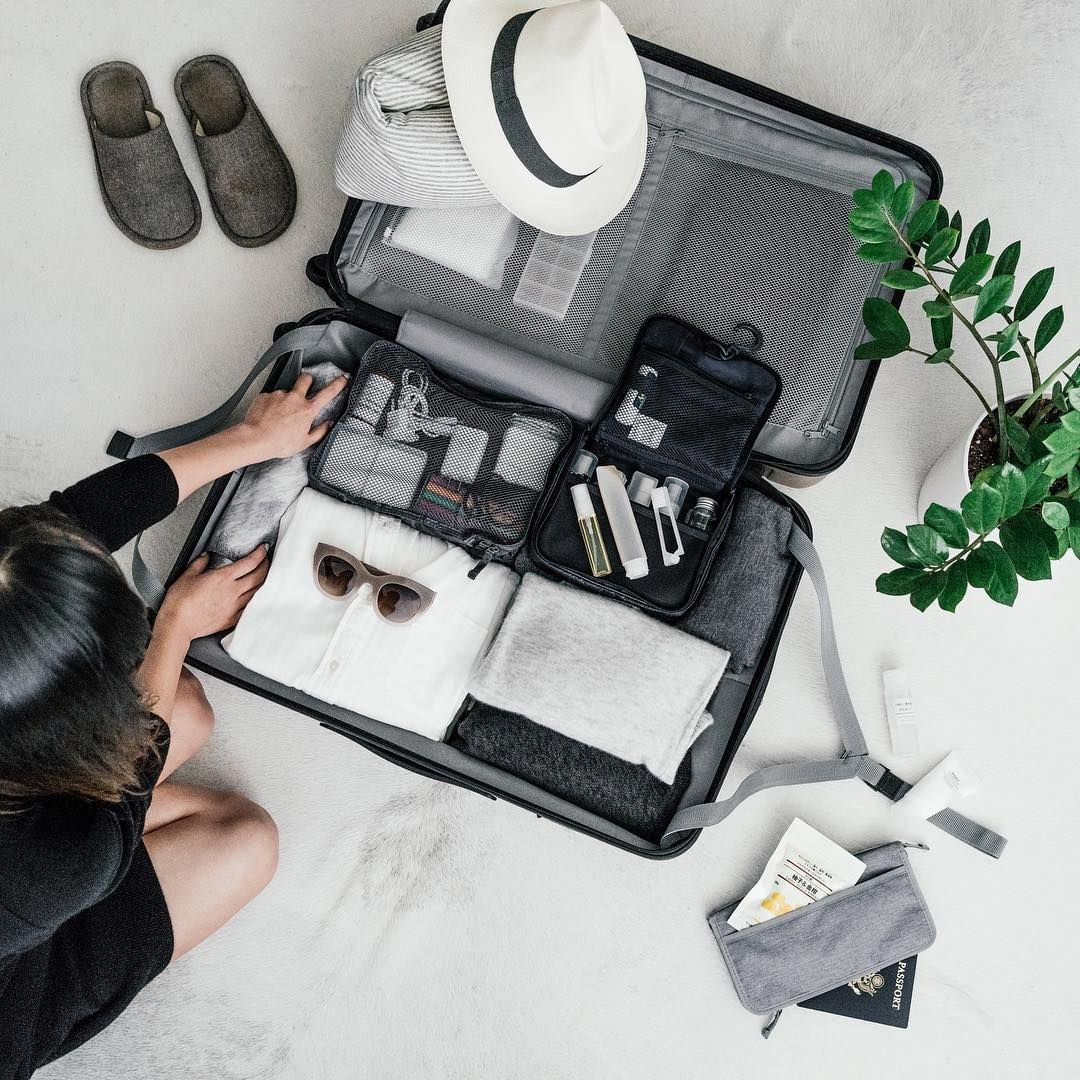 International data SIM card: what to pack for a winter vacation